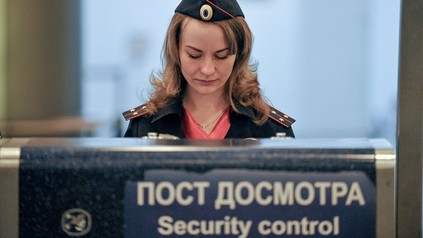 Россиянам начали отказывать в выезде из страны из за бракованных