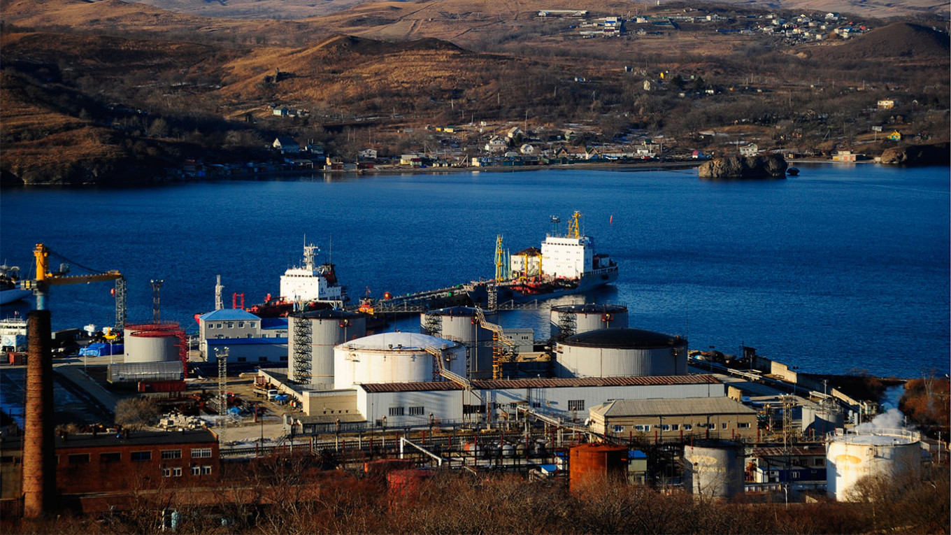 Российская нефть подорожала почти на 40% после решения сократить добычу ...